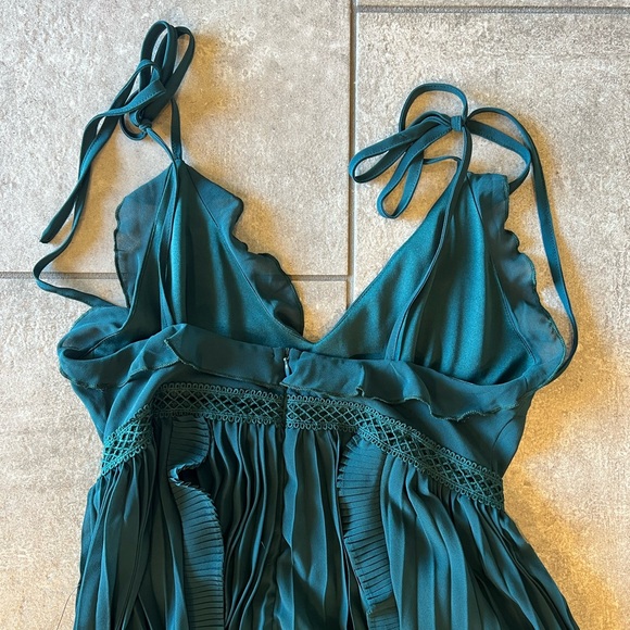 Lulus | Dresses | Nwt Lulus Never A Dull Moment Emerald Green Tiestrap ...